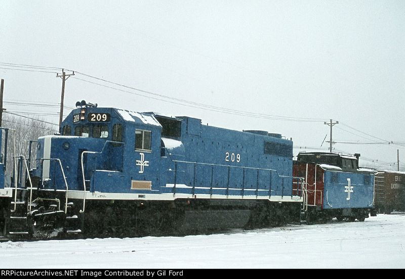 B&M 209(GP38-2) & C-47